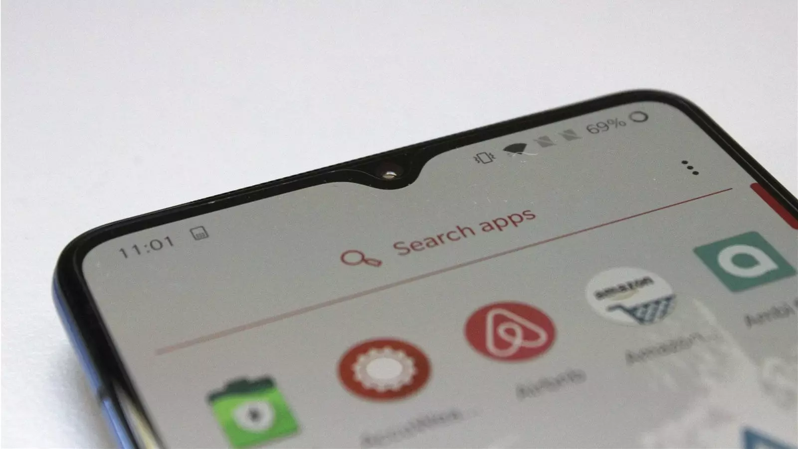 OnePlus 7T veetilga sälk ekraanil