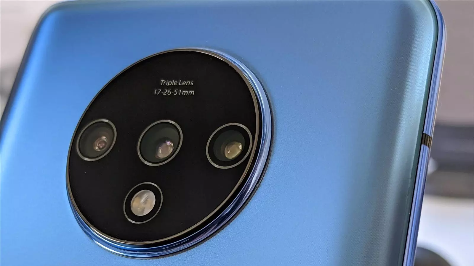 OnePlus 7T гурвалсан камерын массив