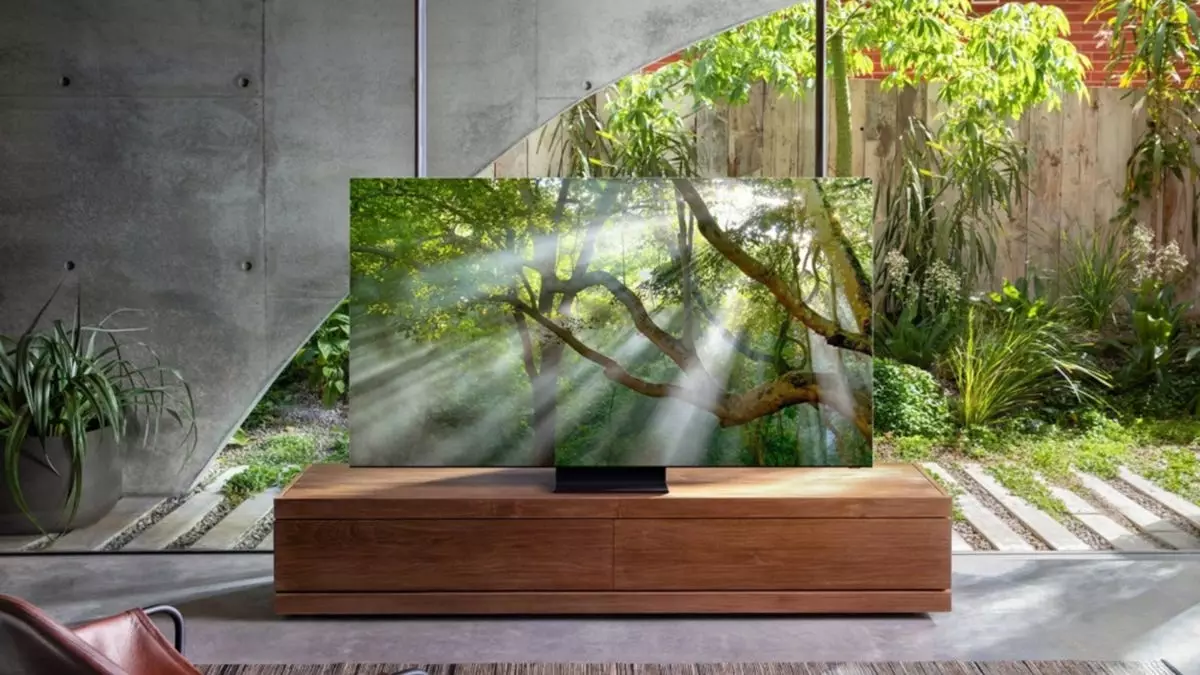 Телевизор Samsung Q950 8K спереди