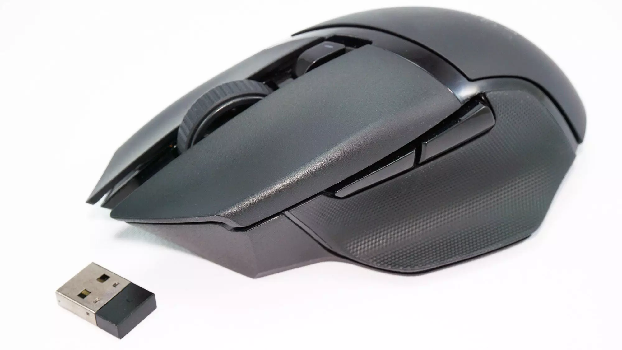 Razer Basilisk X Hyperspeed Mouse bir çox şirin nöqtələri vurur