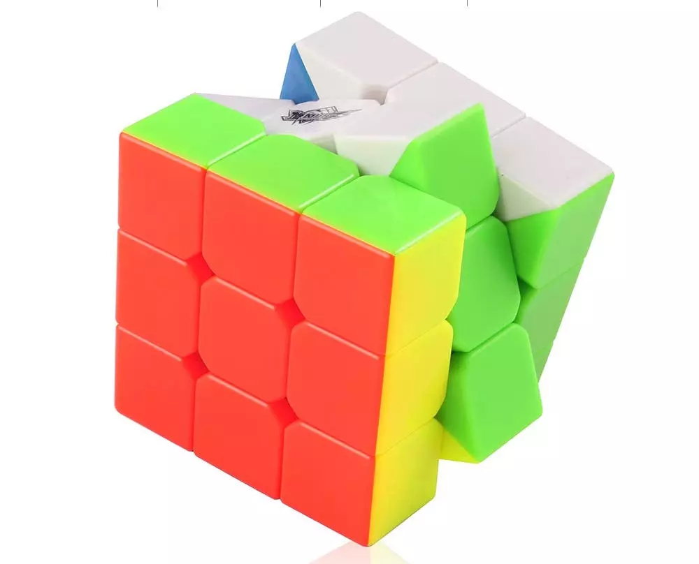 Kvalitatīva Rubika kuba rotaļlieta.