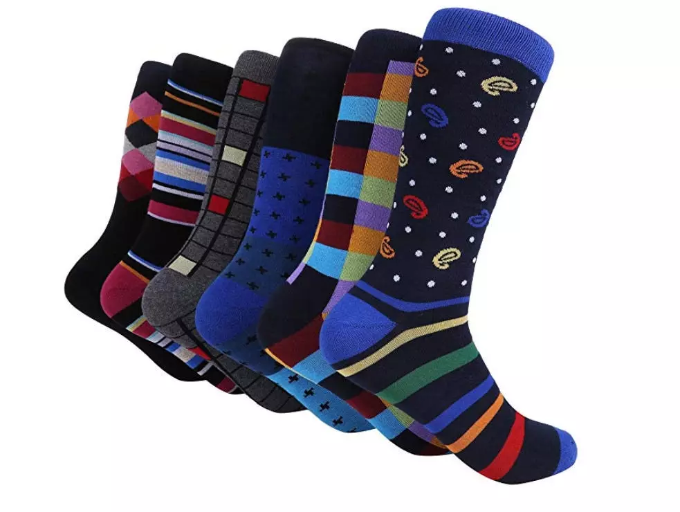 Kummaliste värvidega sokkide kollektsioon.