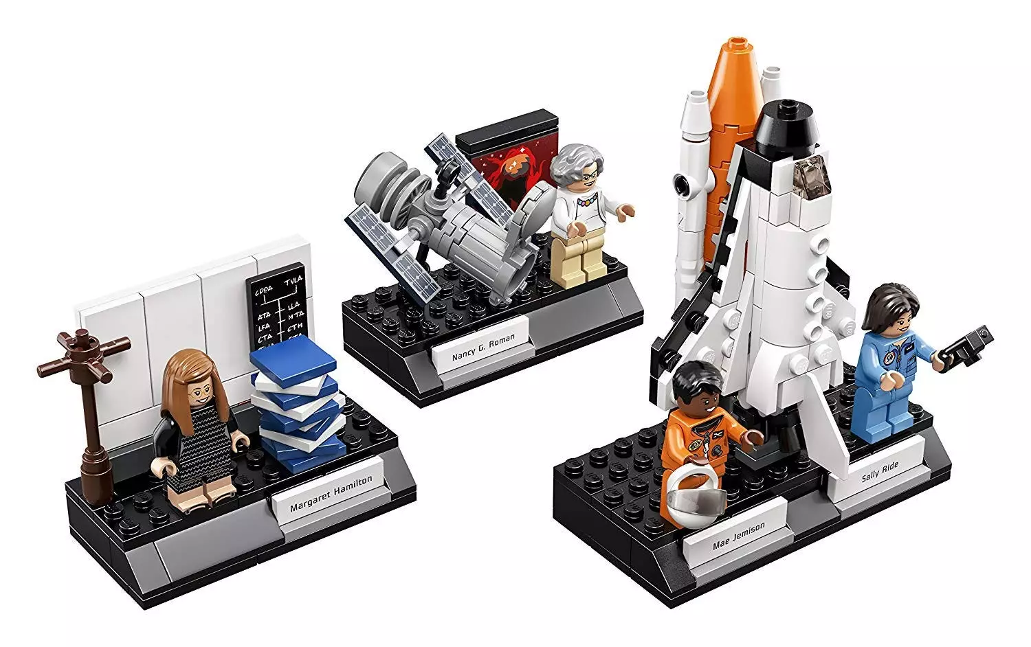 LEGO విమెన్ ఆఫ్ NASA సెట్, మూడు సన్నివేశాలతో.