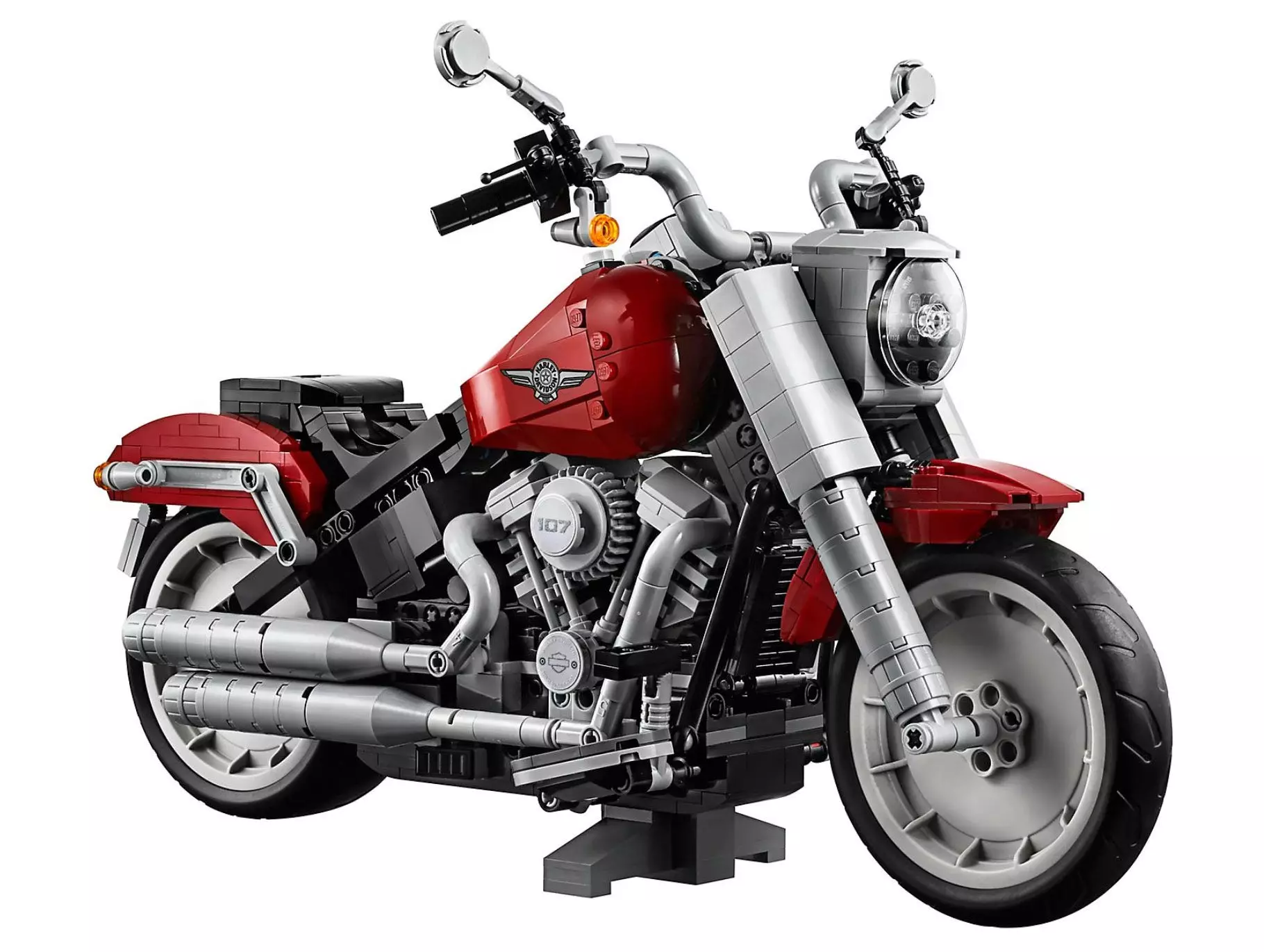 Ավարտված LEGO Harley-Davidson Fat Boy մոտոցիկլետը: