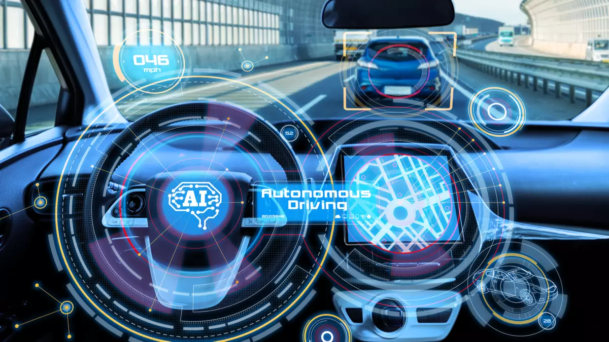 L'abitacolo di un'auto a guida autonoma con AI (Intelligenza Artificiale).