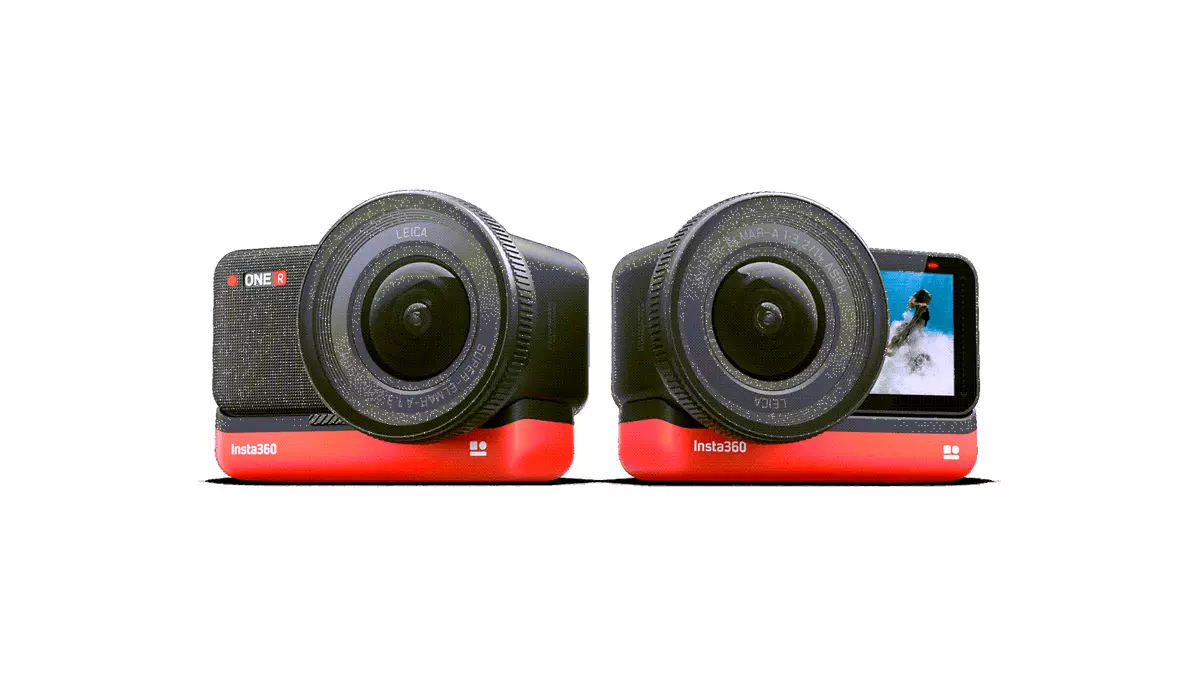 Insta360 One R kamera ar sarkanu akumulatora pamatni.