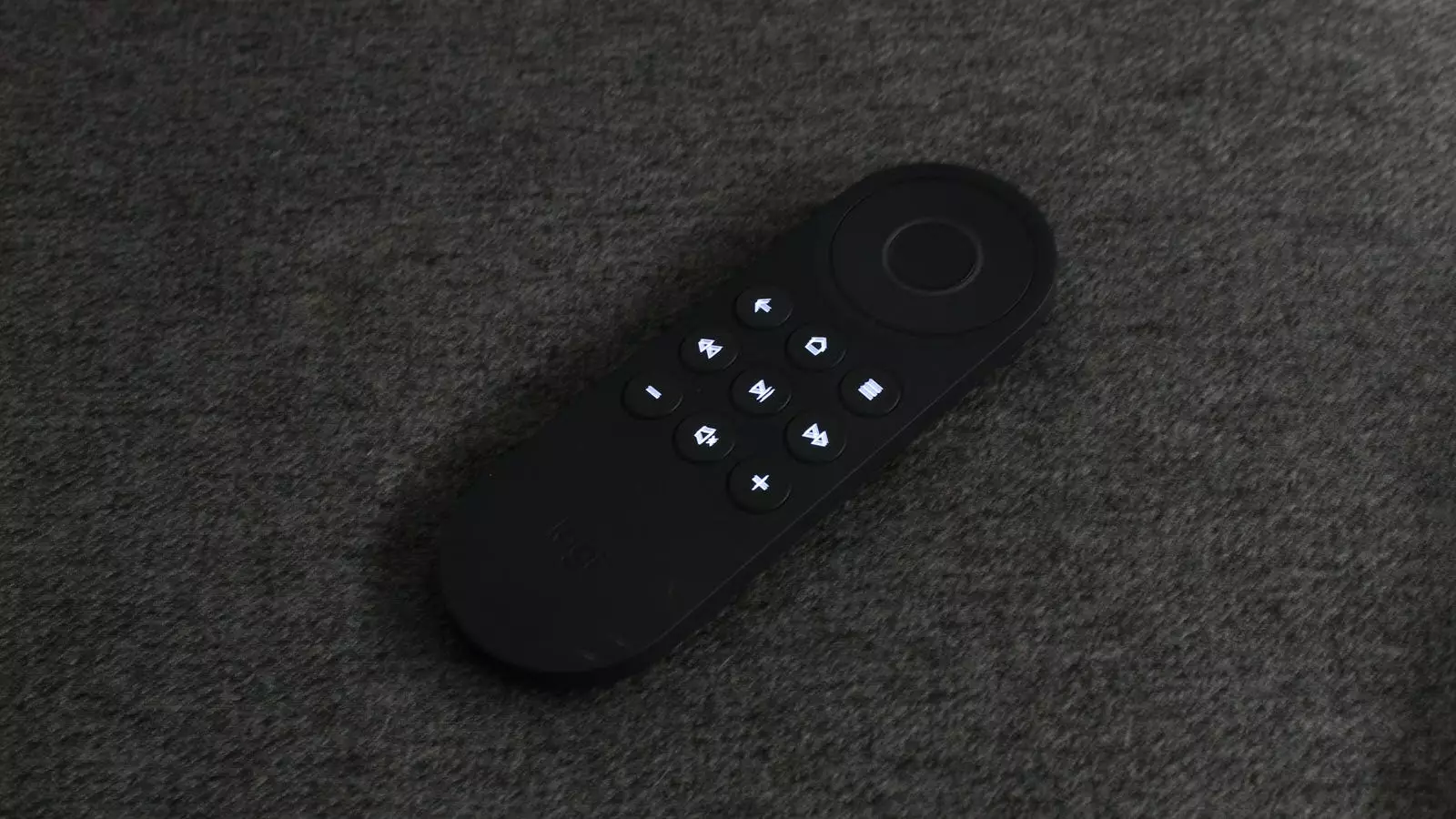 Remote Harmony Express dengan tombol backlit.