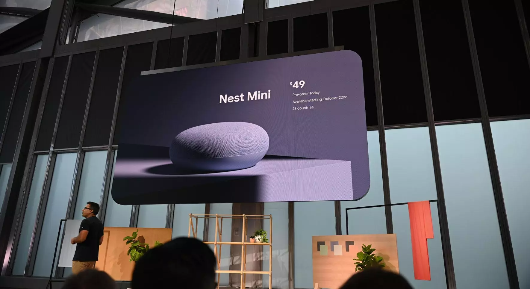 De Nest Mini op het evenement van Google.