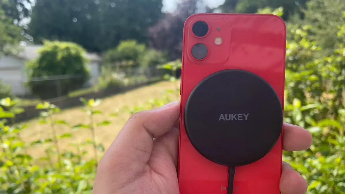 Aukey Aircore वायरलेस चार्जर समीक्षा: Apple को Magsafe चार्जर को एक विकल्प 863_1