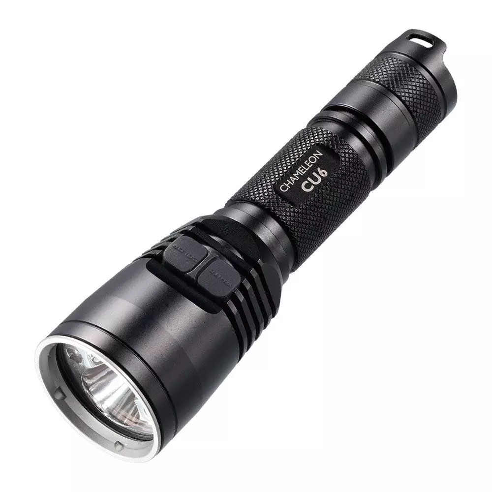 I-Nitecore Chameleon CU6 UV flashlight.