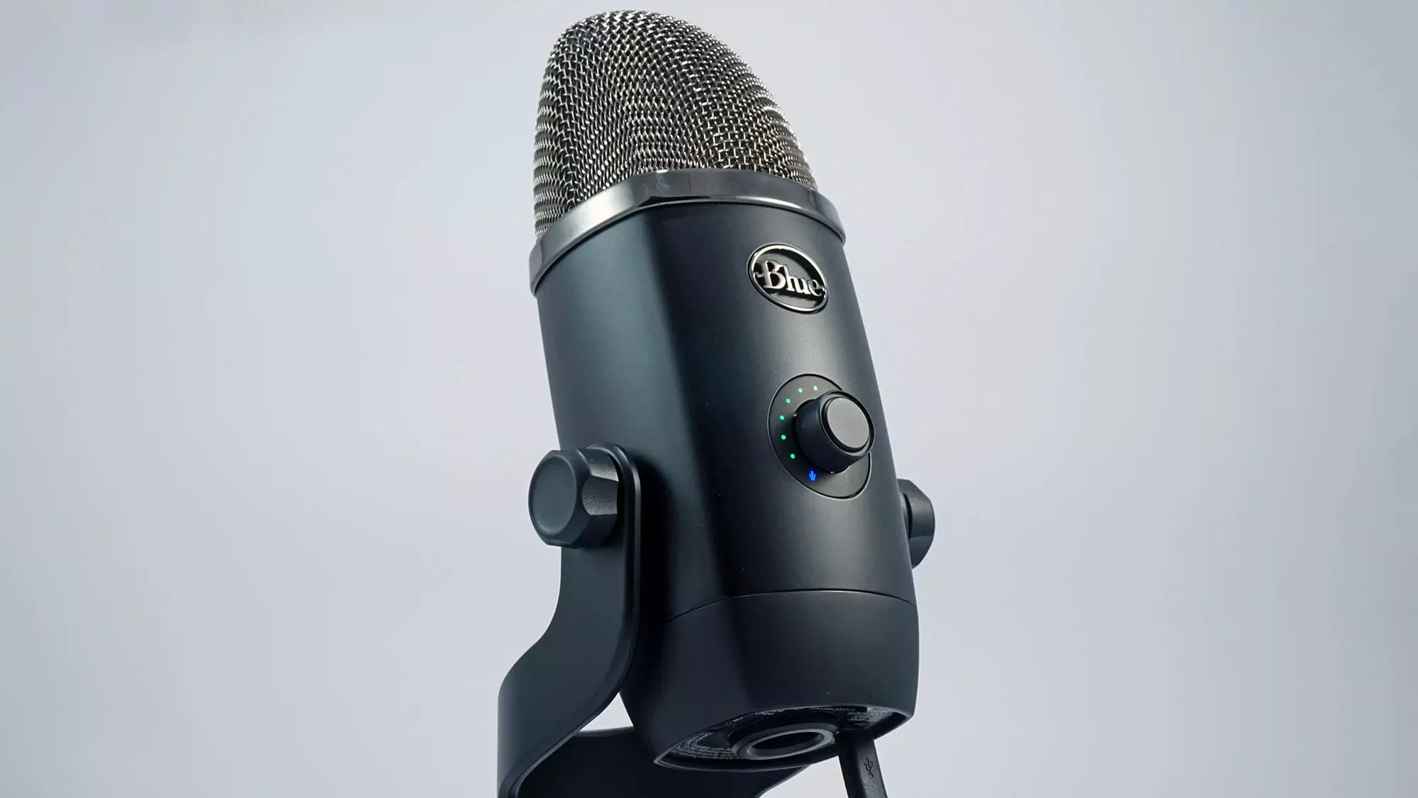Blue Yeti X Microphone Review: Rov Los Ntawm Vaj Ntxwv