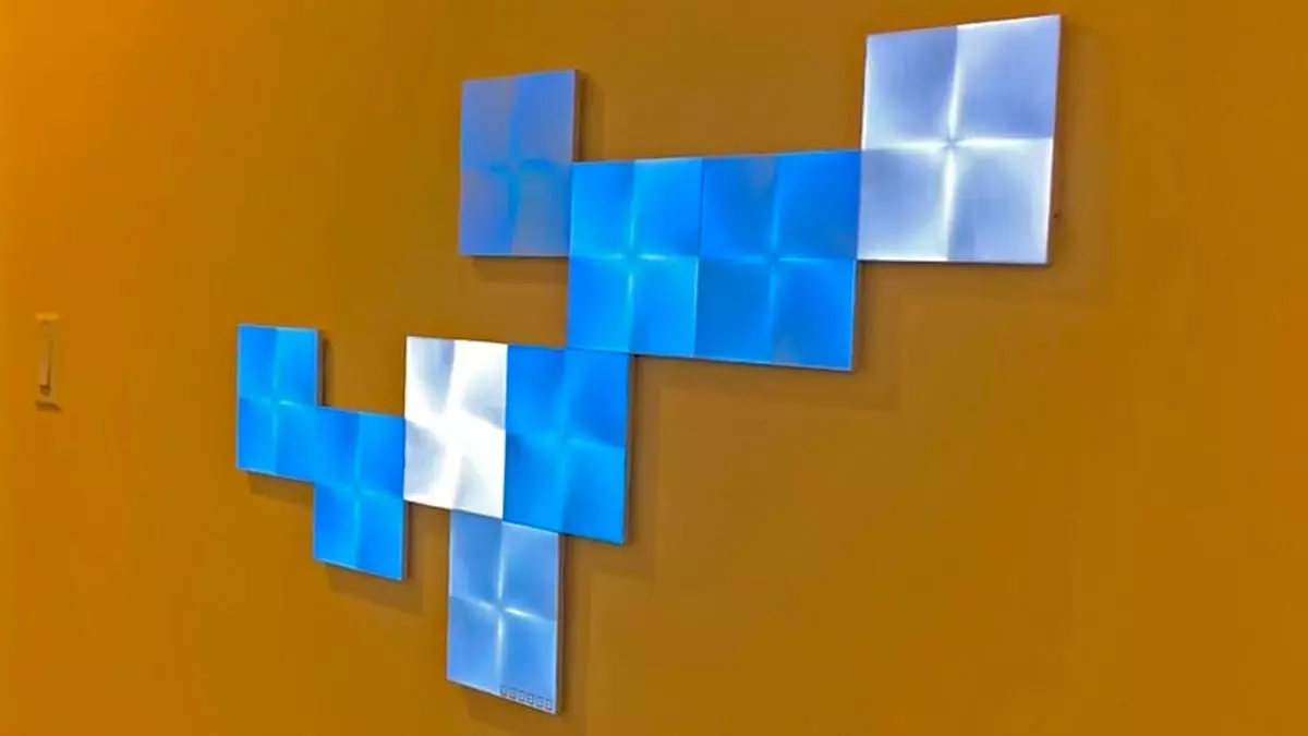 Paneles de NanoLeaf Canvas en tonos de azul y blanco.