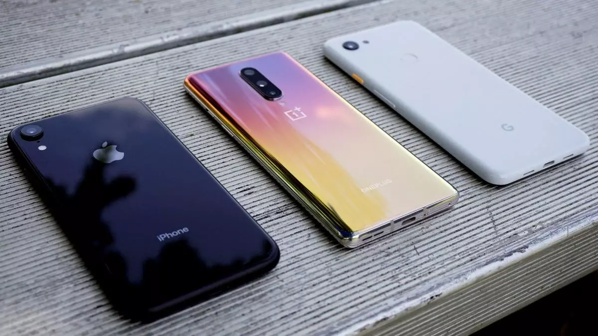 iPhone XR, OnePlus 8, Pixel 3a XL |