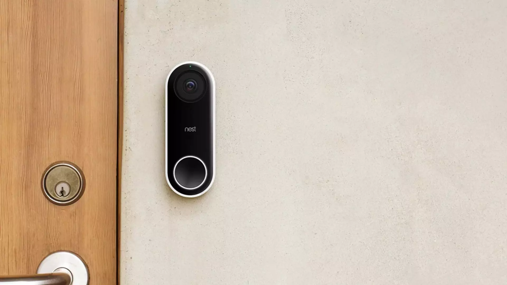 Nest Video Doorbell na steni s štukaturo