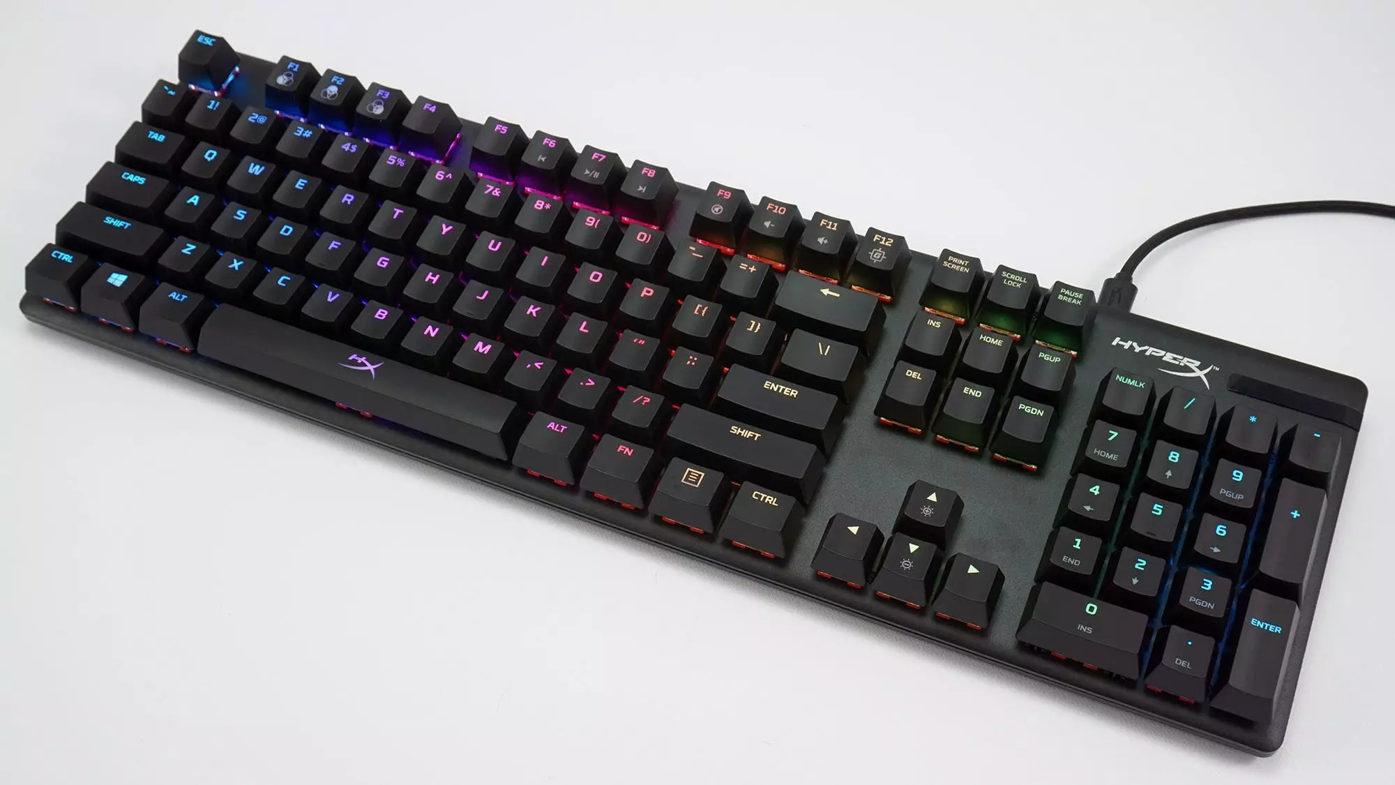 El teclado HyperX Alloy Origins ofrece un excelente cuerpo de metal a un buen precio