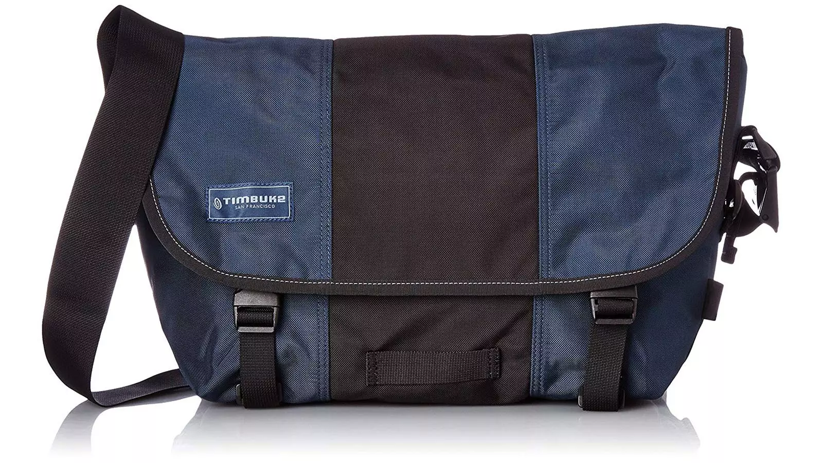 El bolso de mensajero clásico Timbuk2 en azul oscuro/negro.
