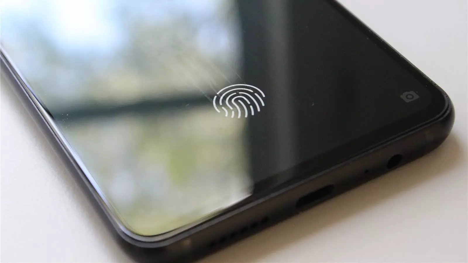 De fingerprintlêzer yn it display fan de BOLD N1