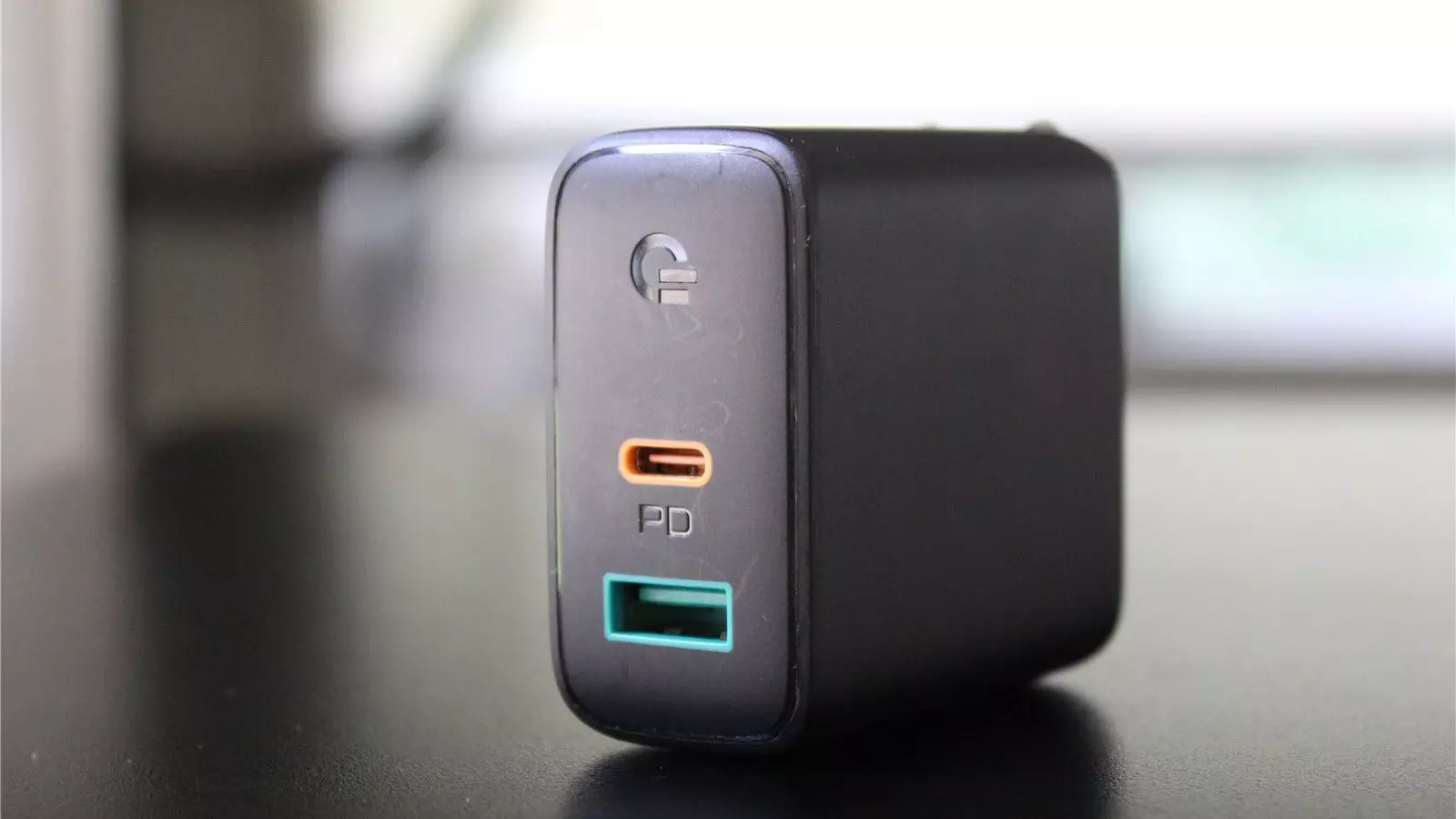 Aukey 的新型 30 瓦 USB-C PD 磚是您的小工具包的必備品