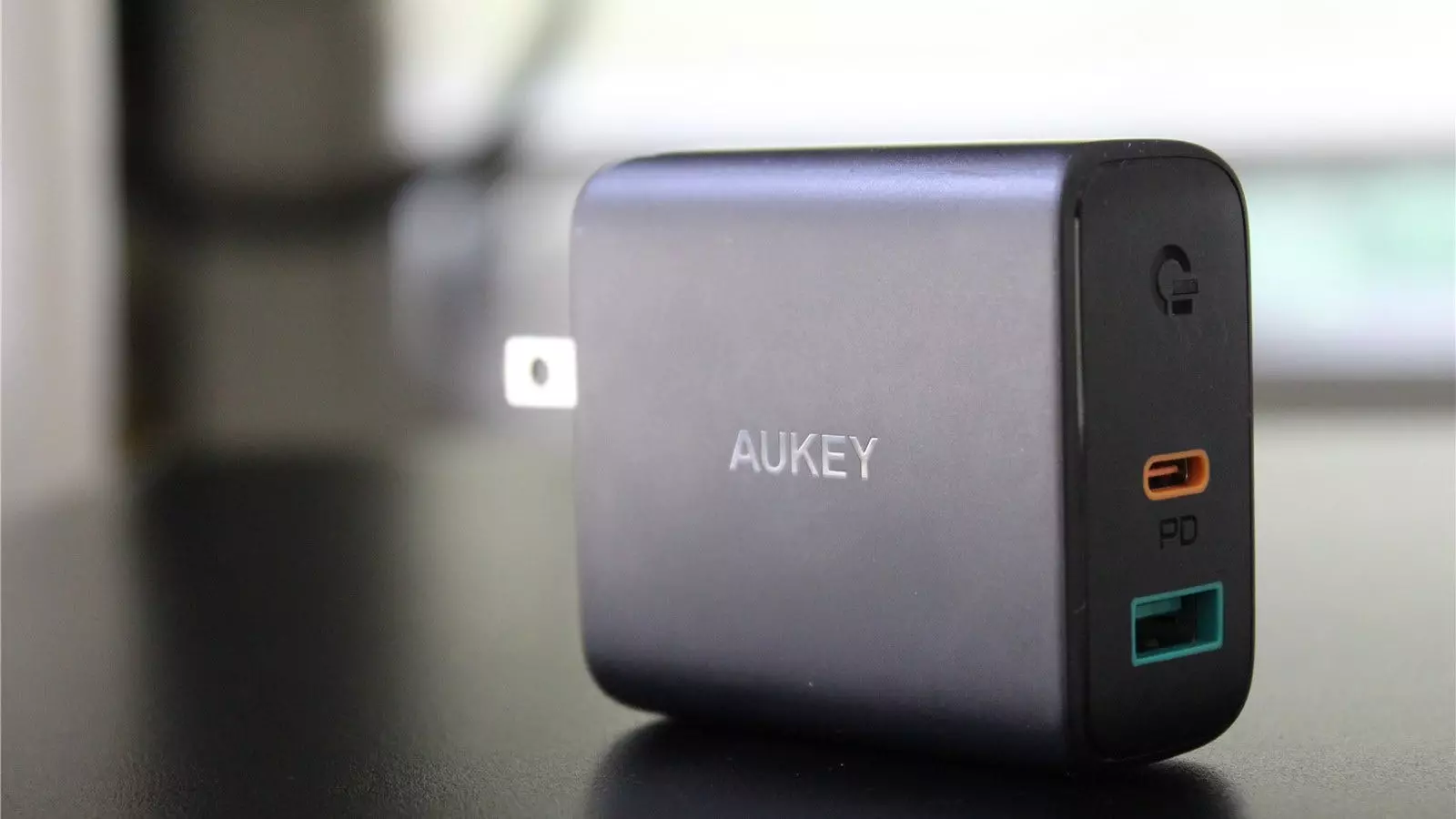 Aukey USB-C PD充電器。