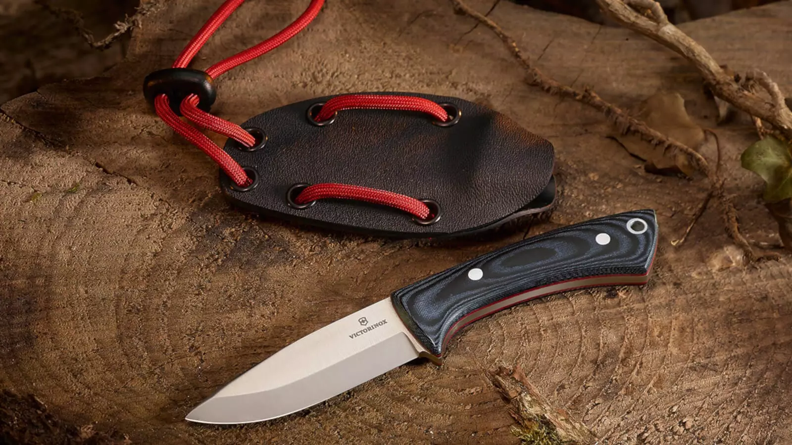 ה-Outdoor Master Mic הוא הסכין החיצוני הראשון של Victorinox עם להב קבוע