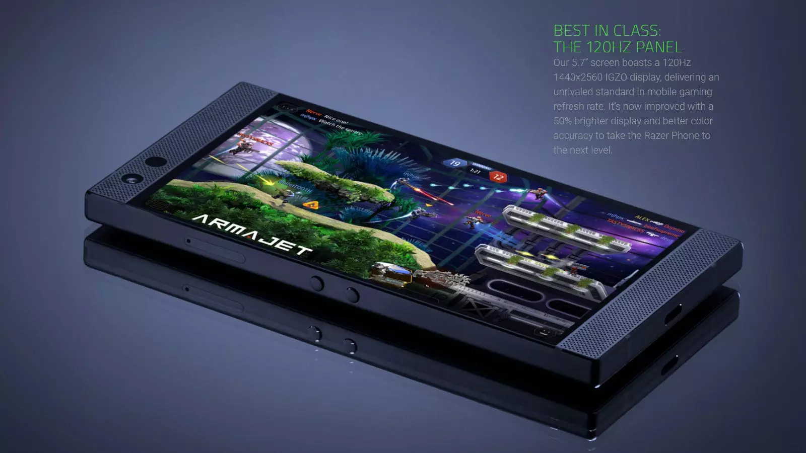 Razer Phone 2 стоит на столе с игрой на экране.