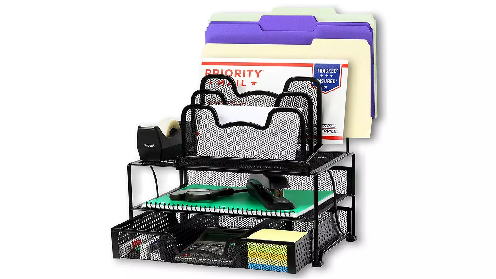 SimpleHouseware Mesh Desk Organizer fyldt med arkivmapper, kuverter, en tapedispenser, en hæftemaskine, Post-its og en lommeregner.