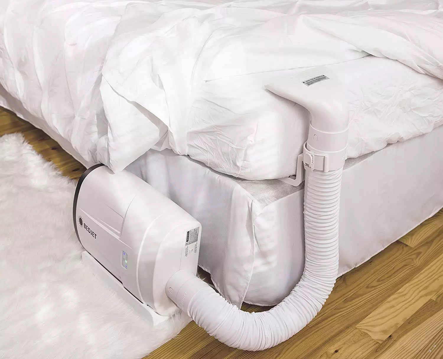 BedJet mahal, tetapi ia pada dasarnya adalah penyaman udara khusus untuk cadar anda.
