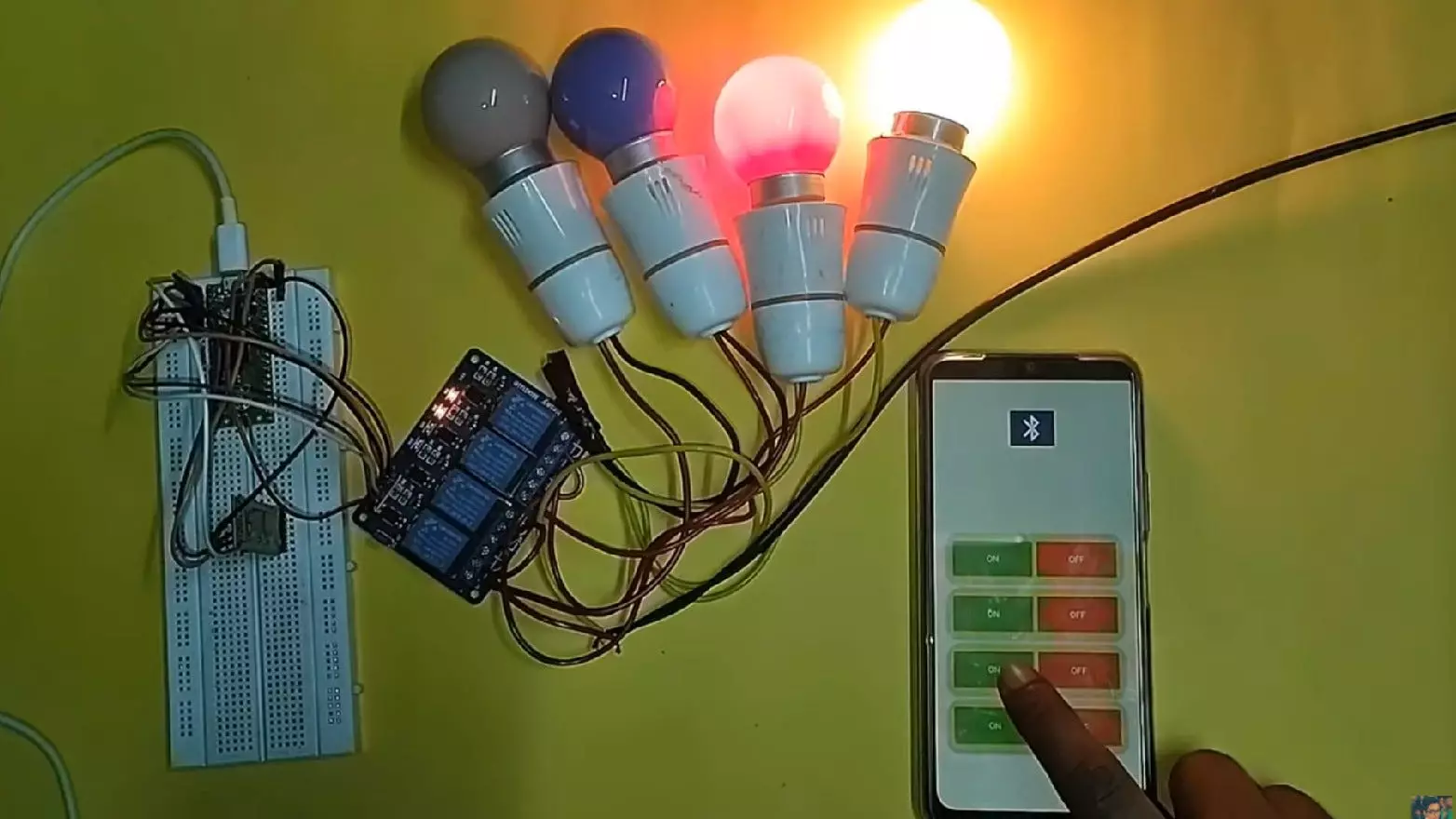 Ovládač inteligentnej žiarovky Pi Pico Powered
