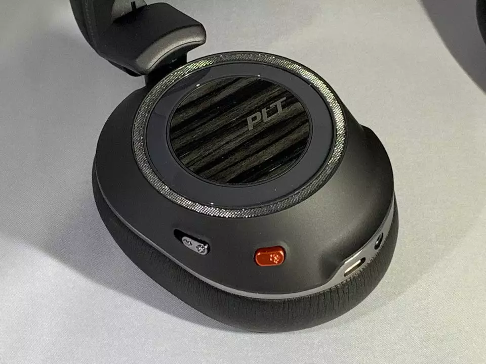 Plantronics Voyager 8200 UC 耳機評測：在旅途中或在辦公室中都能聽到出色的聲音 9002_4