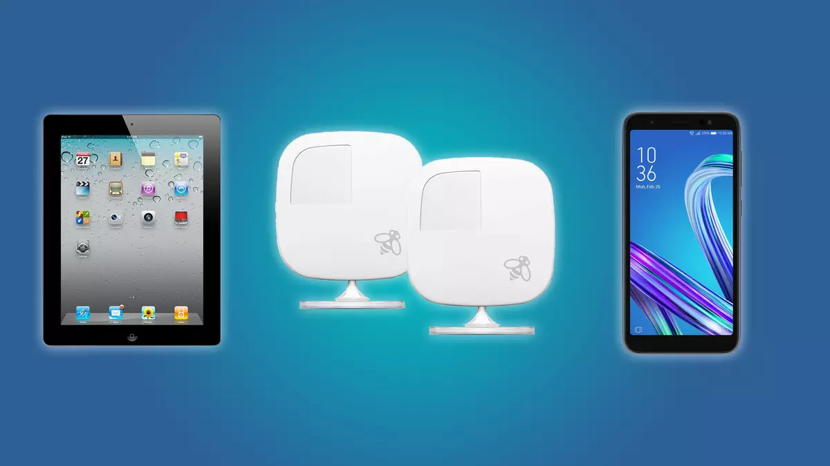 L'iPad 2, l'ecobee Room Sensor 2-Pack i l'ASUS ZenFone