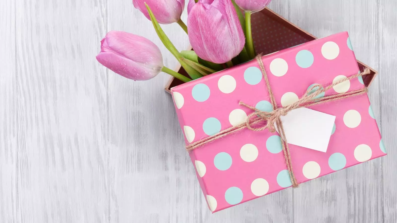 Oferiți o cutie de abonament pentru Ziua Mamei și răsfățați mama tot anul