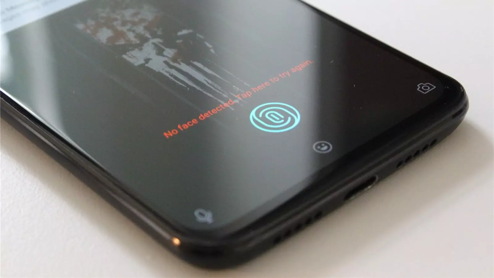Sensor de pegadas dixitais en pantalla do OnePlus 6T