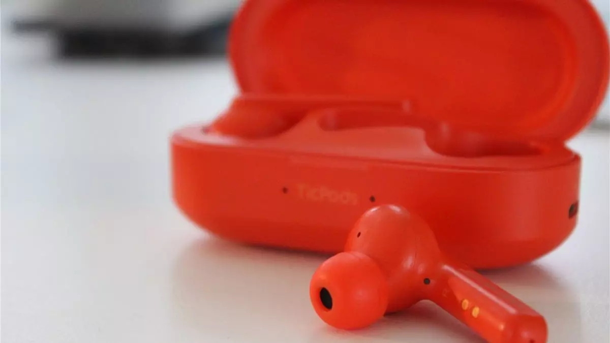 A TicPods ingyenes áttekintése: Hihetetlenül kényelmes, valóban vezeték nélküli fülhallgatók kényes kezelőszervekkel 9067_1