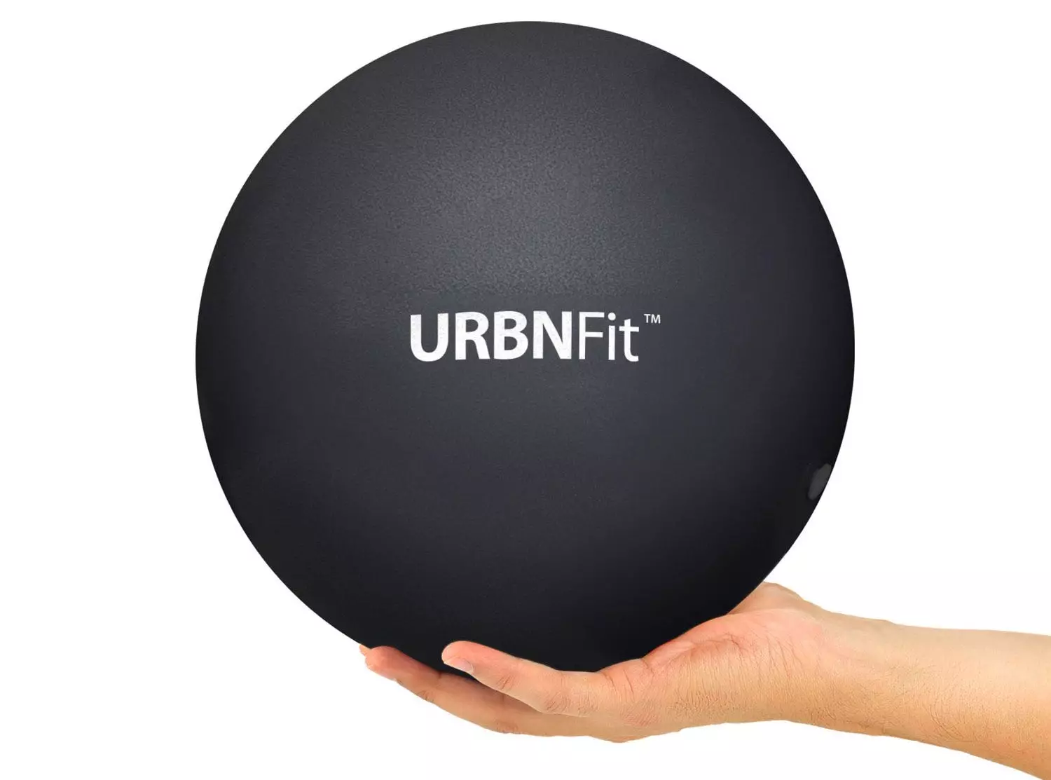 De pilatesbal van URBNFit zorgt voor buik-, been- en armoefeningen die niet mogelijk zijn met een grotere bal.