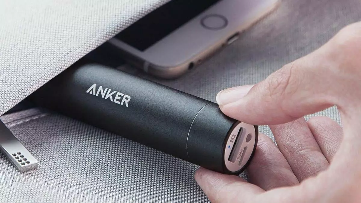 Зарядное устройство Anker PowerCore+ в серой сумке