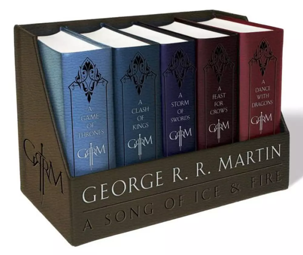 De fem första böckerna i serien finns i olika förpackningar.