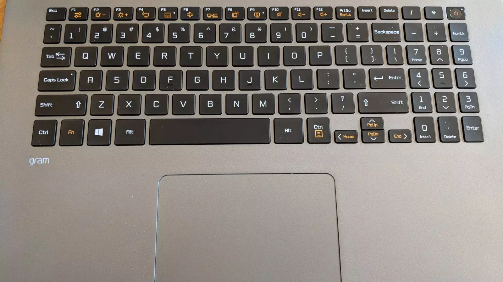Tastaturet og styreflaten