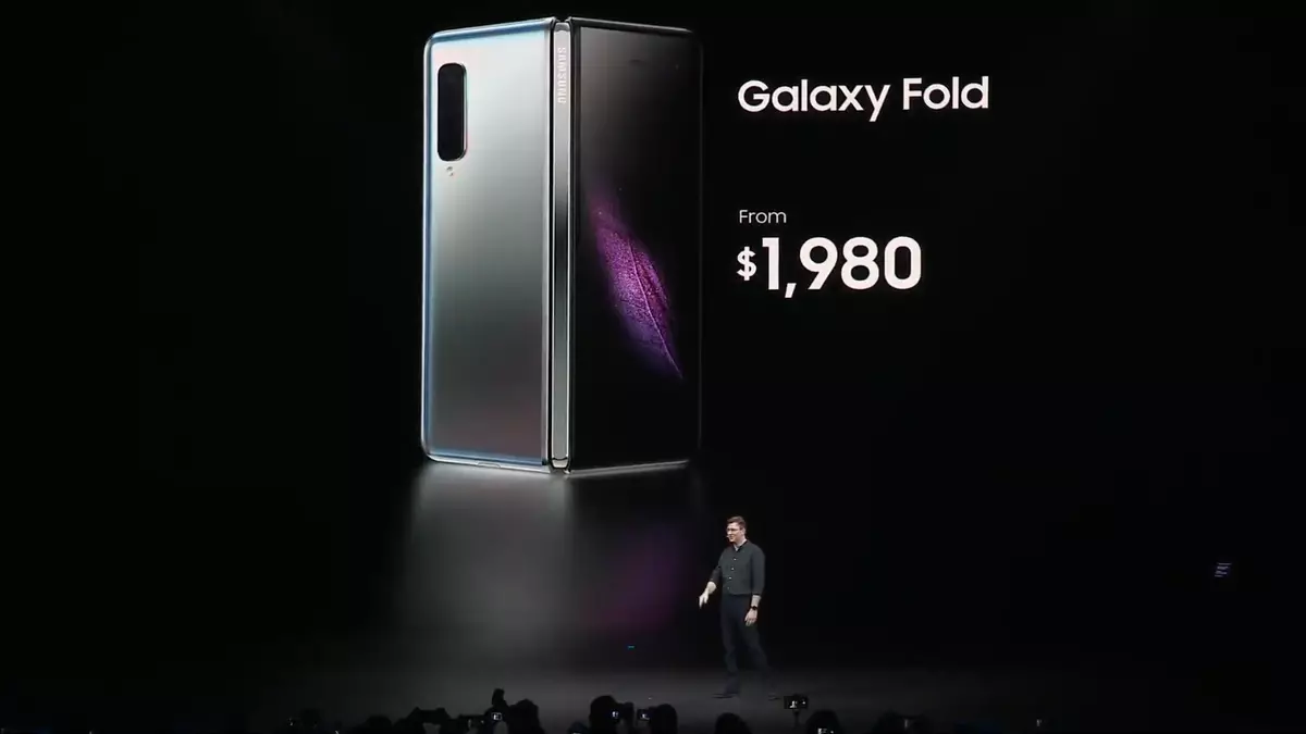 Galaxy Fold ад Samsung будзе мець велізарны экран і цэннік.