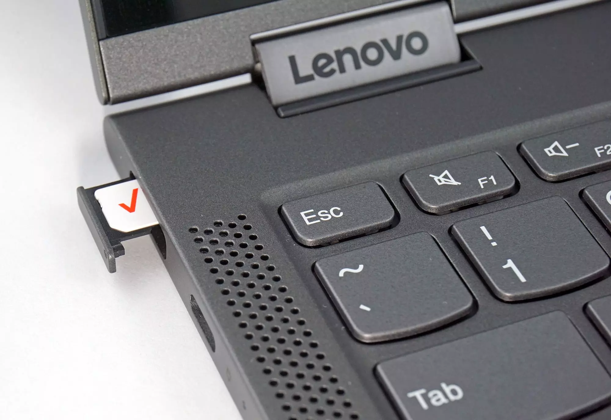 Review ng Lenovo Yoga C630: Magagawa ba ng Windows On ARM ang isang CES Roadtrip? 9248_6