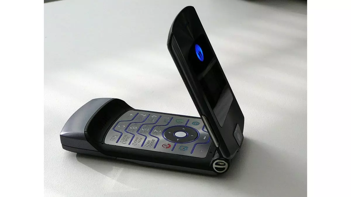 Motorola Razr na iya yin Komawa…A matsayin $1500 Mai iya ninkawa 9393_1