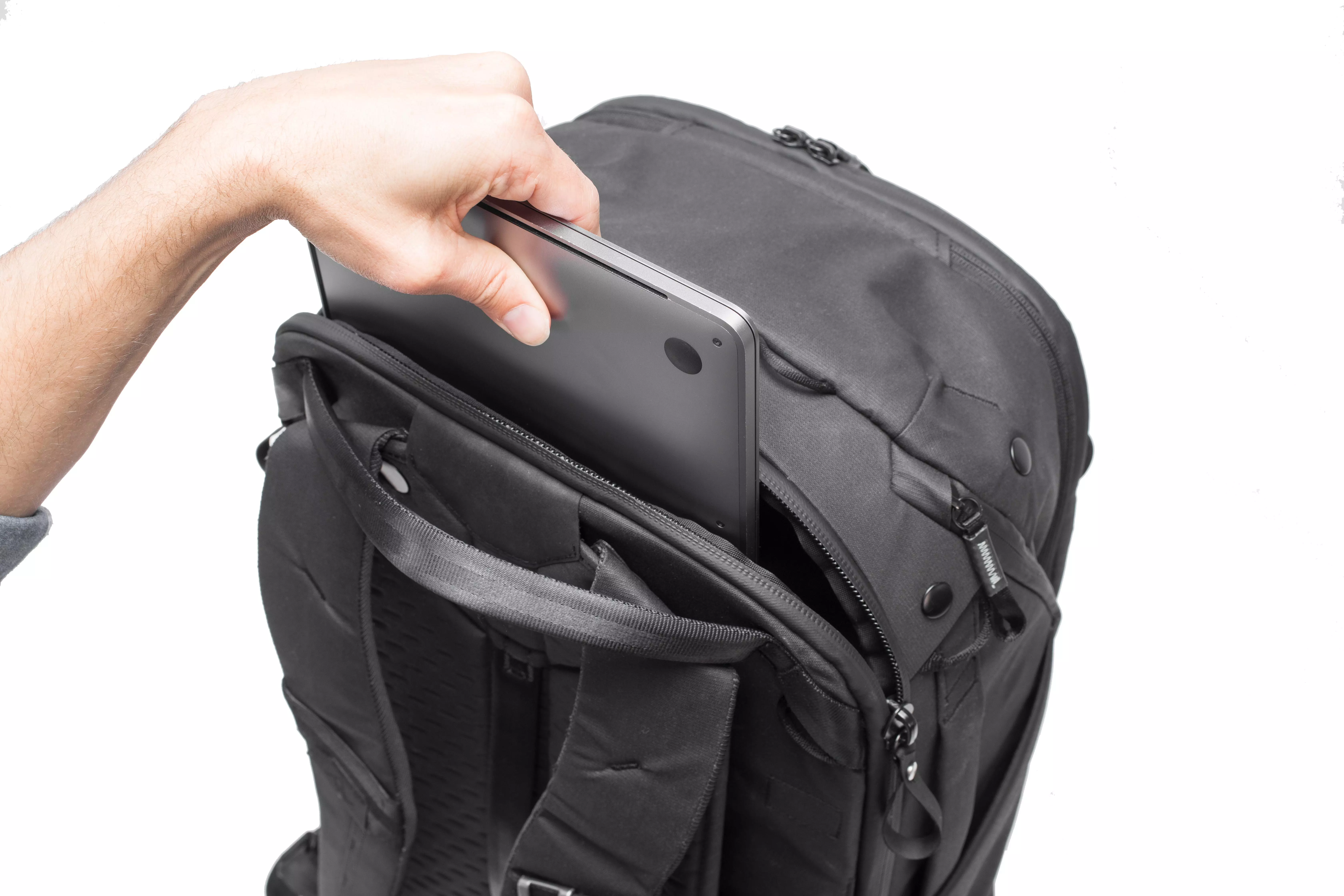 Peak Design Travel Bag Bewäertung: De perfekte Bag fir Globetrotter a Fotografen 9403_7