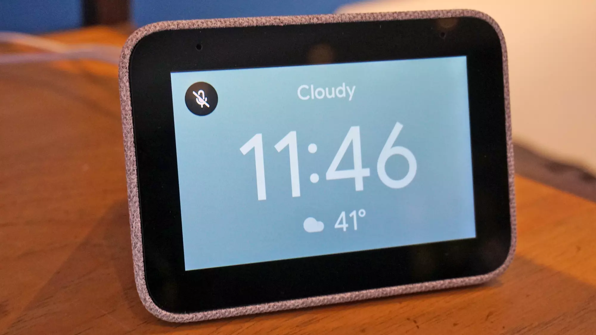 Lenovo Tiżvela Google Assistant Smart Clock u Alexa Tablet b'Dock