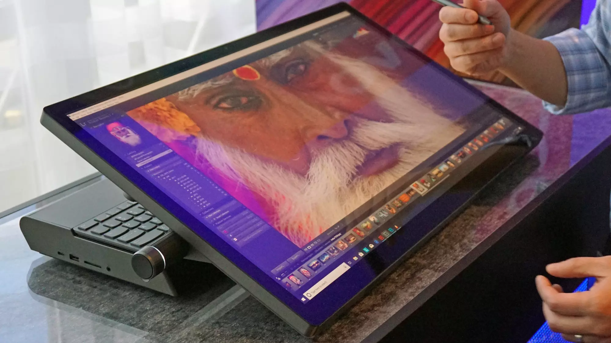 Lenovo na-eji Yoga A940 All-In-One were na Studio Surface