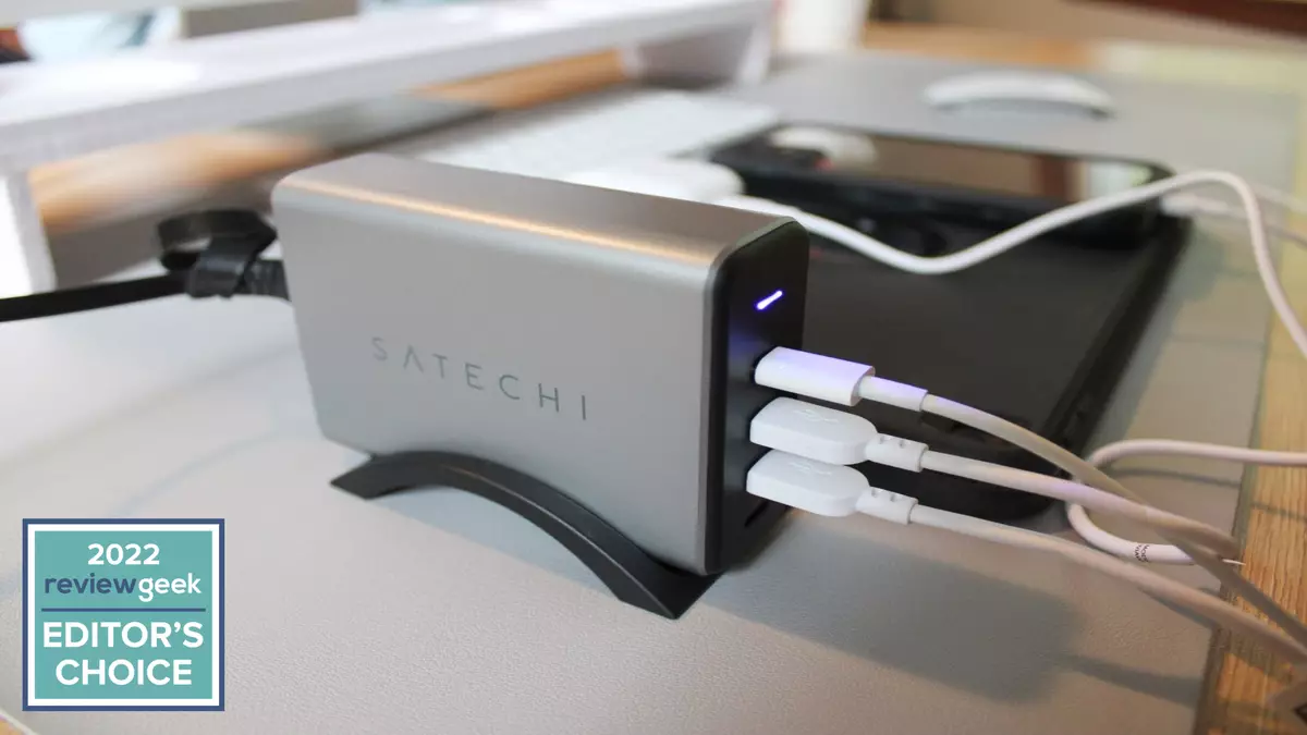 Satechi charger yokhala ndi zingwe za USB-C