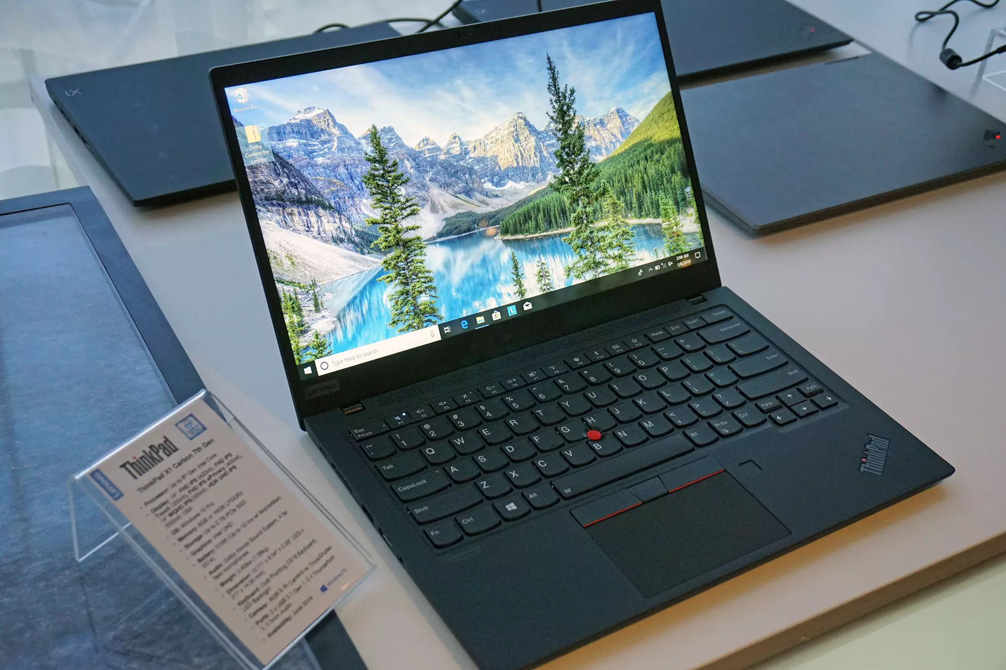Nýjasta ThinkPad X1 Carbon frá Lenovo og X1 Yoga Slim Down og Style Up 9532_3
