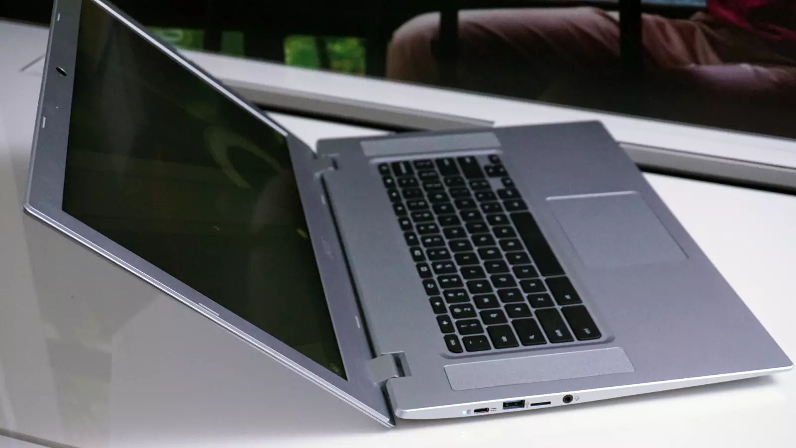 Chromebook ໃໝ່ຂອງ Acer ແມ່ນລາຄາຖືກ, ໃຫຍ່, ແລະເປັນອັນໜຶ່ງອັນທຳອິດທີ່ໃຊ້ໂປເຊດເຊີ AMD 9554_2