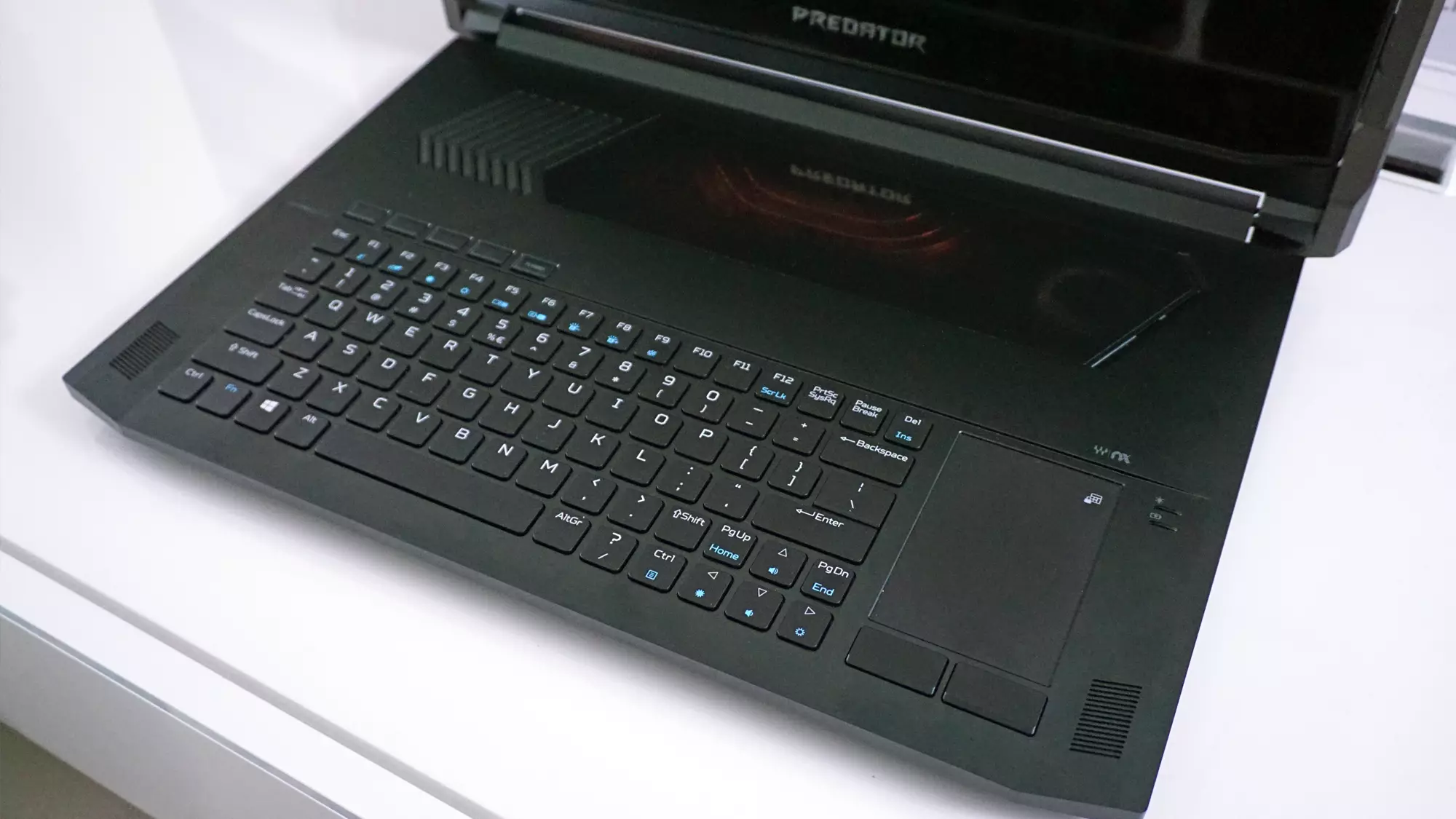 Bodacious Predator Triton 900 Convertible Acer a se pami premye laptops RTX yo 9563_2