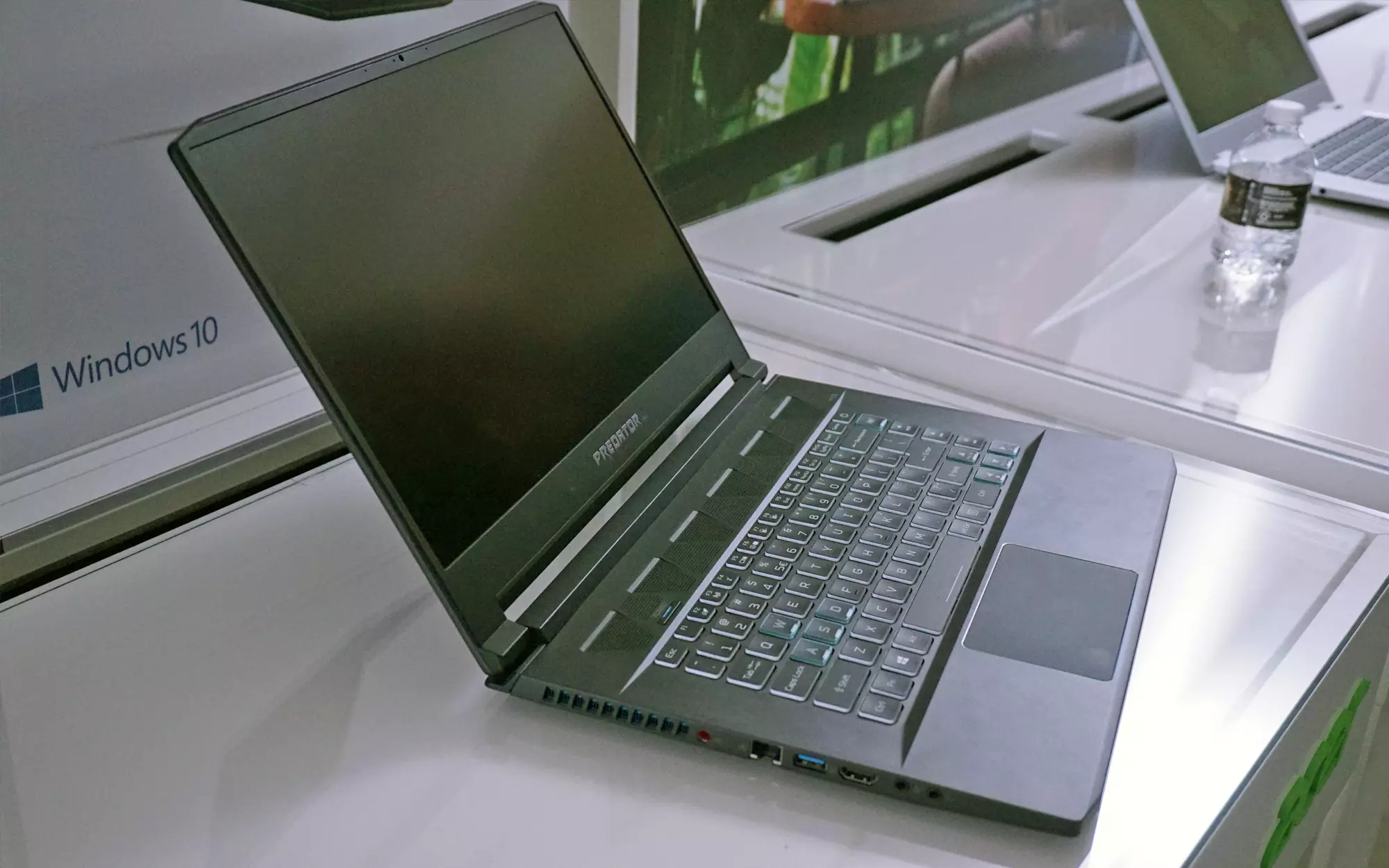 Acer Bodacious Predator Triton 900 Convertible patrí medzi prvé RTX notebooky 9563_4