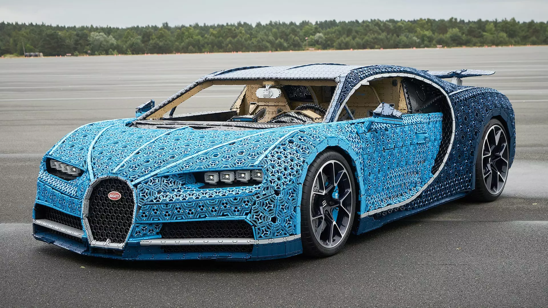 Million bölek Lego Bugatti sagatda takmynan 19 mil tizlige ýetip biler