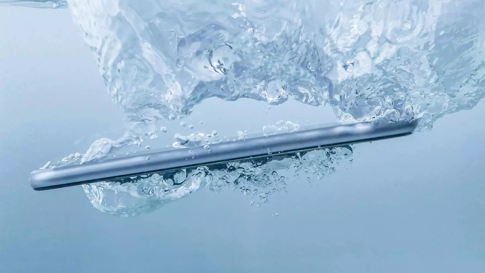 Parimad ujuvad iPhone'i ümbrised (et telefoni järve põhjast eemal hoida)